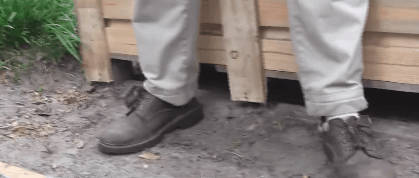 How To Build A Raised Garden From Pallets - DIY Project - The Saw Guy