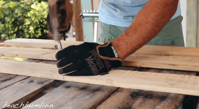 How To Disassemble A Pallet – 2 Easy Methods - The Saw Guy